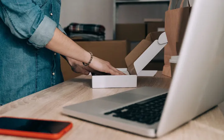 Book and goods consignments: Between letters and parcels | Labelprint24